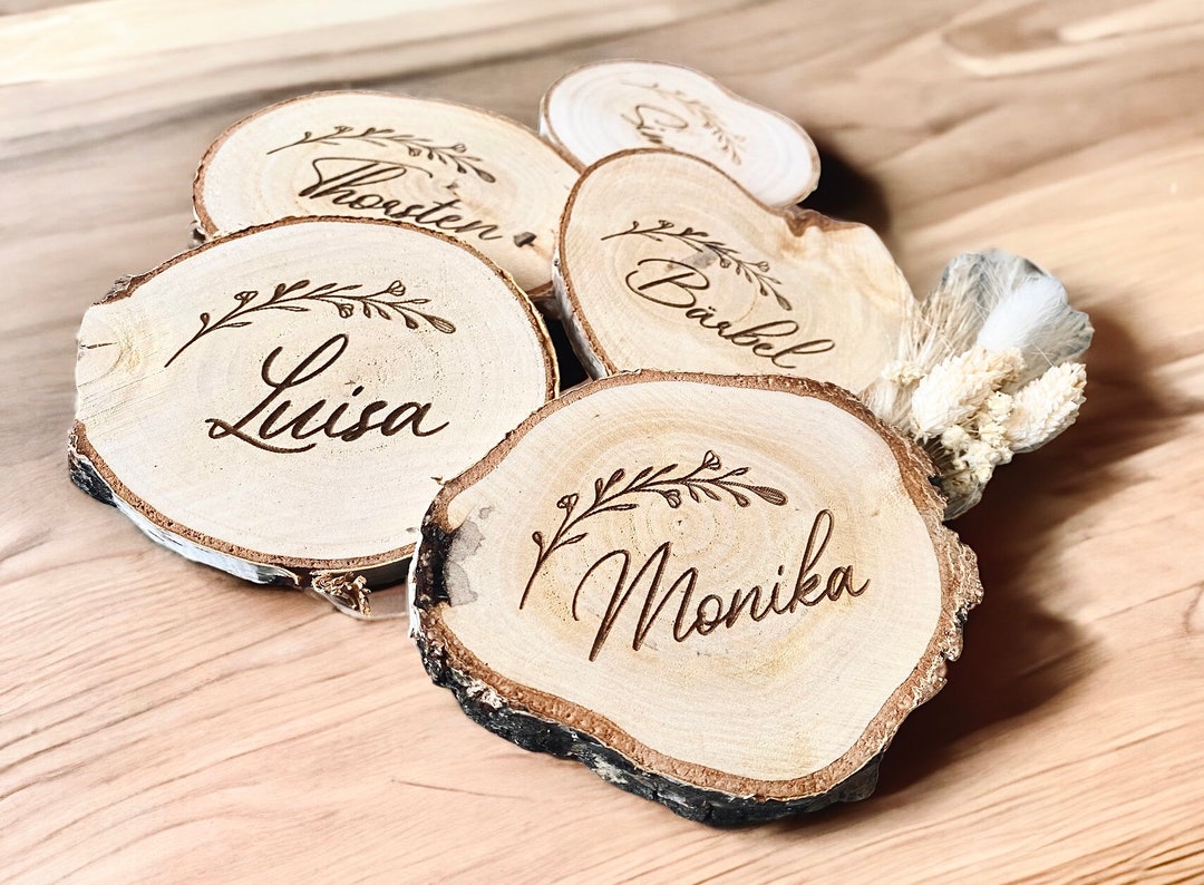 Marque-places, cartes nominatives, plaque nominative sur disque d'arbre ...