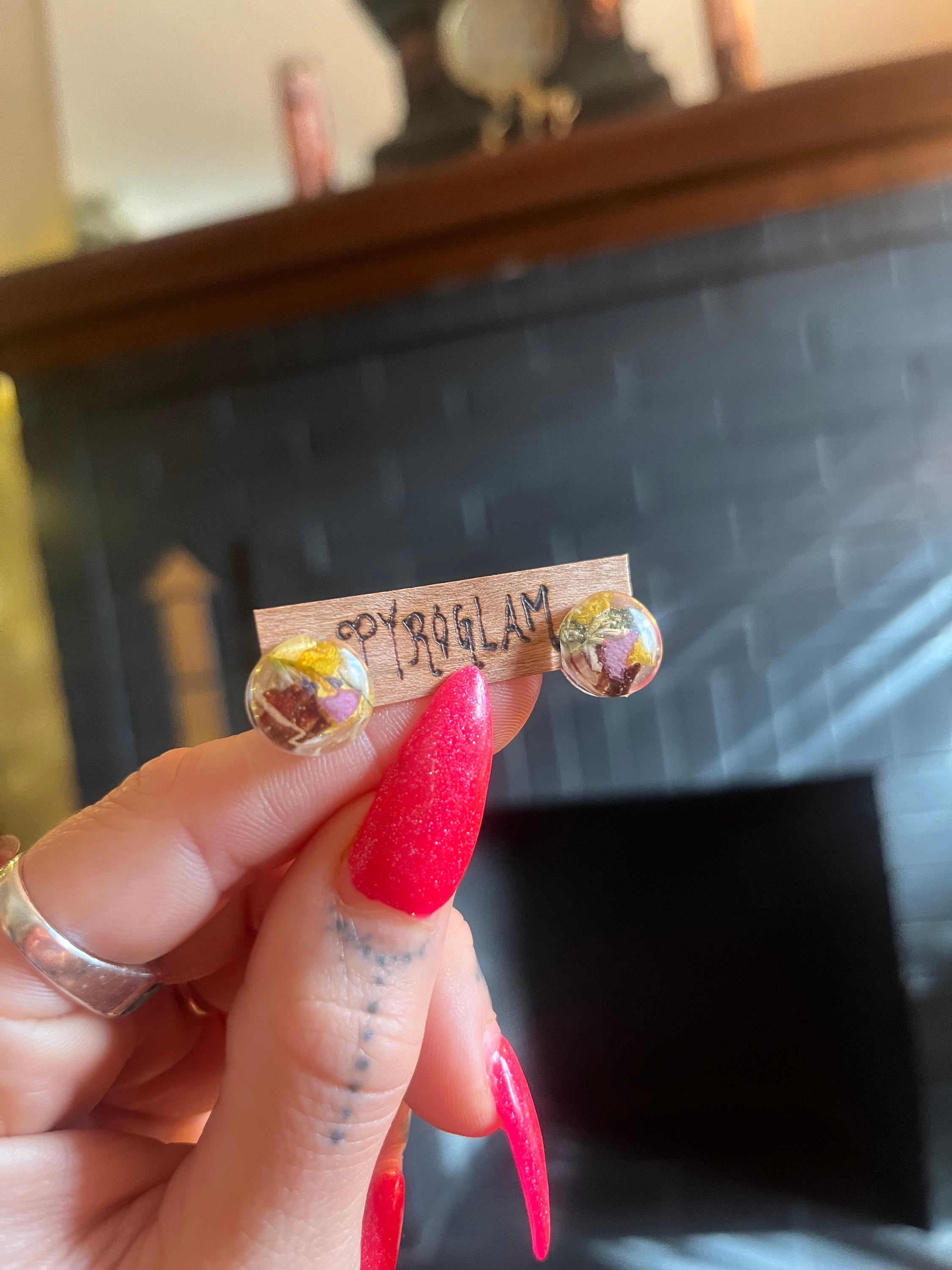 Funeral Flower Studs Heart & Circle - Etsy