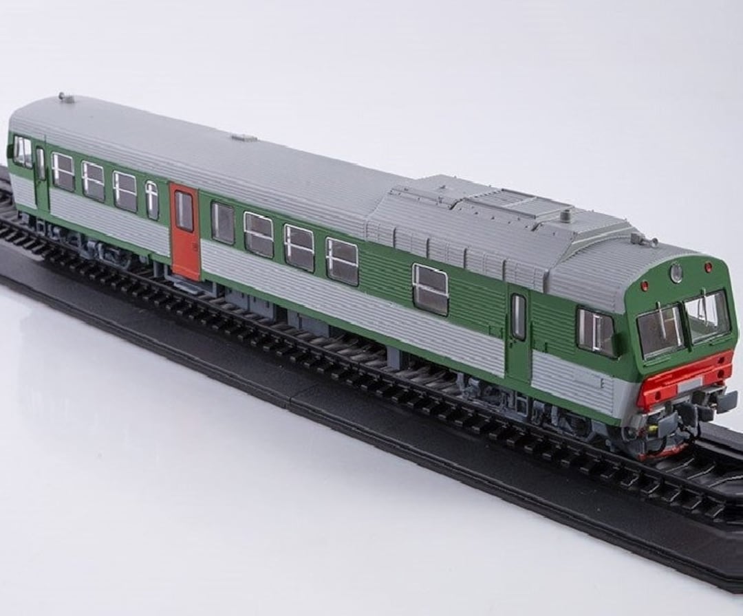 1:87 ACH2 Diesel Multiple Unit DMU of the USSR Lines Modimio Magazine ...