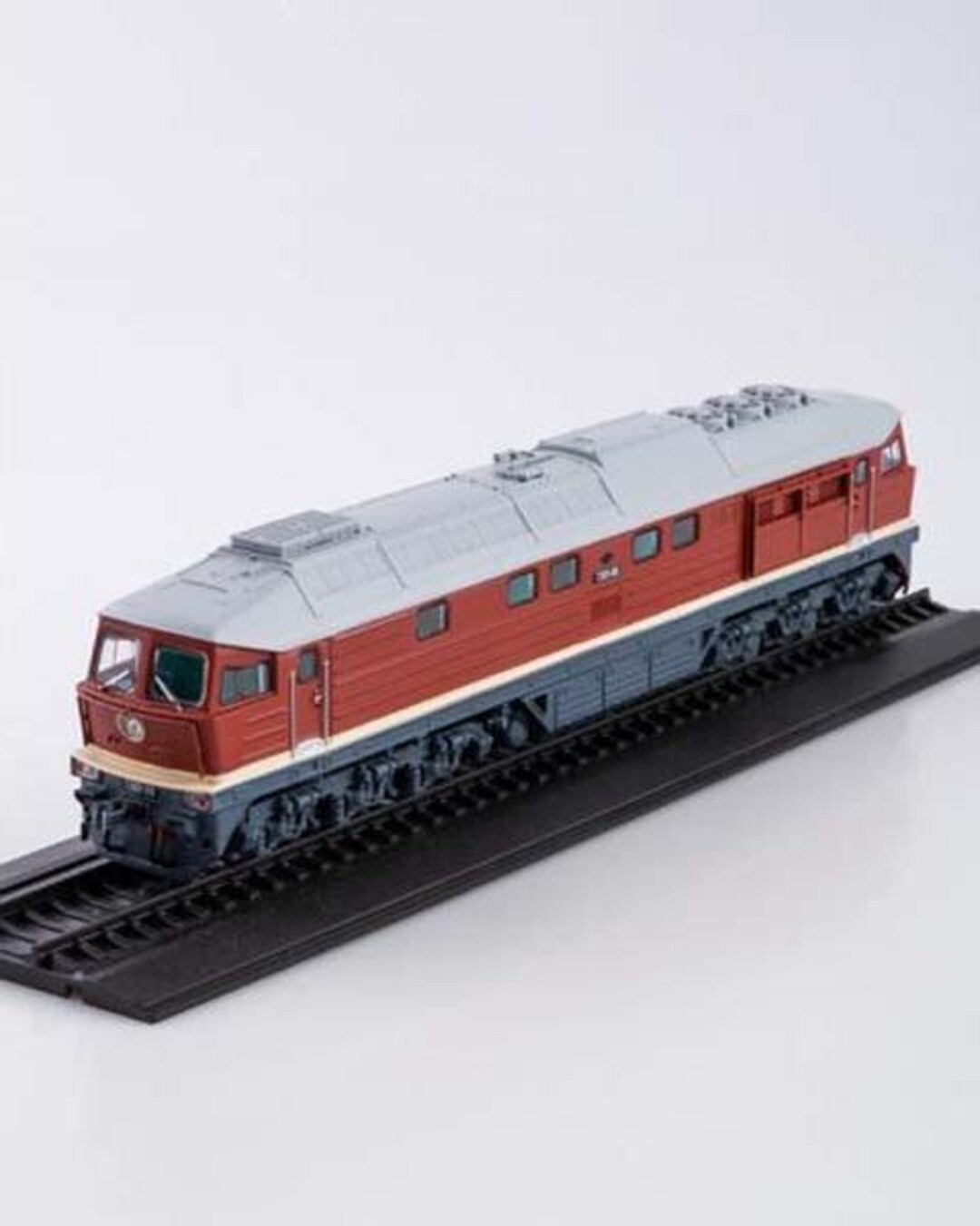 1/87 TE109 Diesel Locomotive of the USSR Lines With Modimio Magazine ...