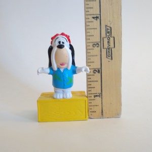 Droopy Dog PVC Figure, Droopy Dog Hawaiian Shirt Standing on Yellow ...