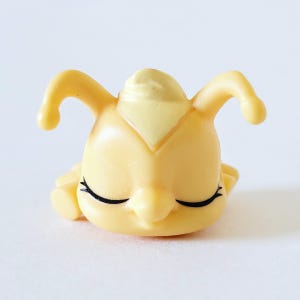 Hasbro Littlest Pet Shop LPS 243 Hattie Hively Mini Yellow and Purple ...