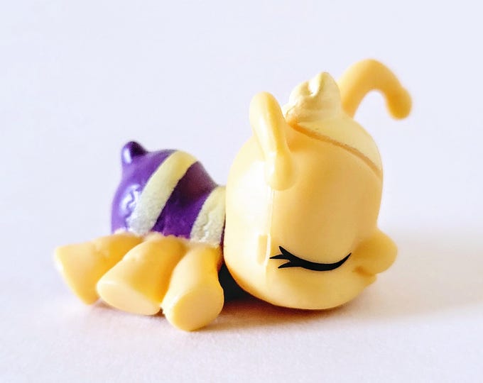 Hasbro Littlest Pet Shop LPS #243 Hattie Hively Mini Yellow and Purple ...