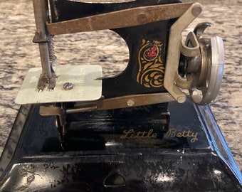 Toy Sewing Machine Vintage - Etsy