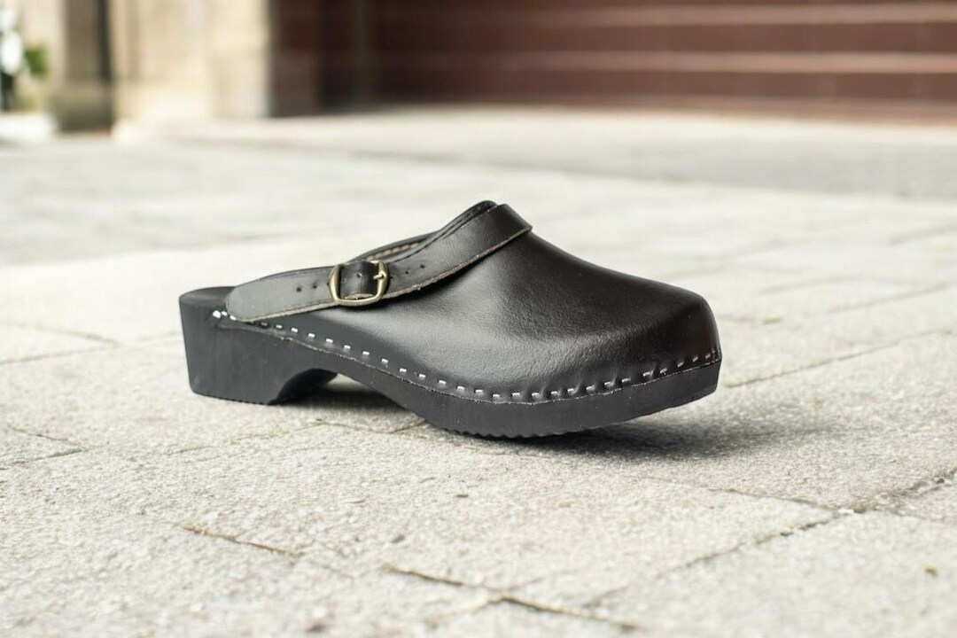 Black Handmade Men's Leather Clogs With Adjustable Strap Linden Wood ...