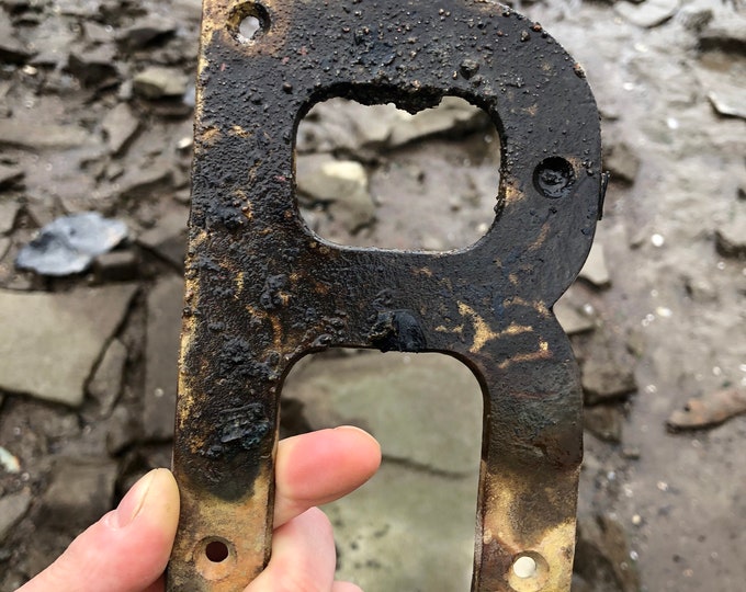 Hudson River Mudlarked Vintage Metal Sign Letter “R” - Etsy