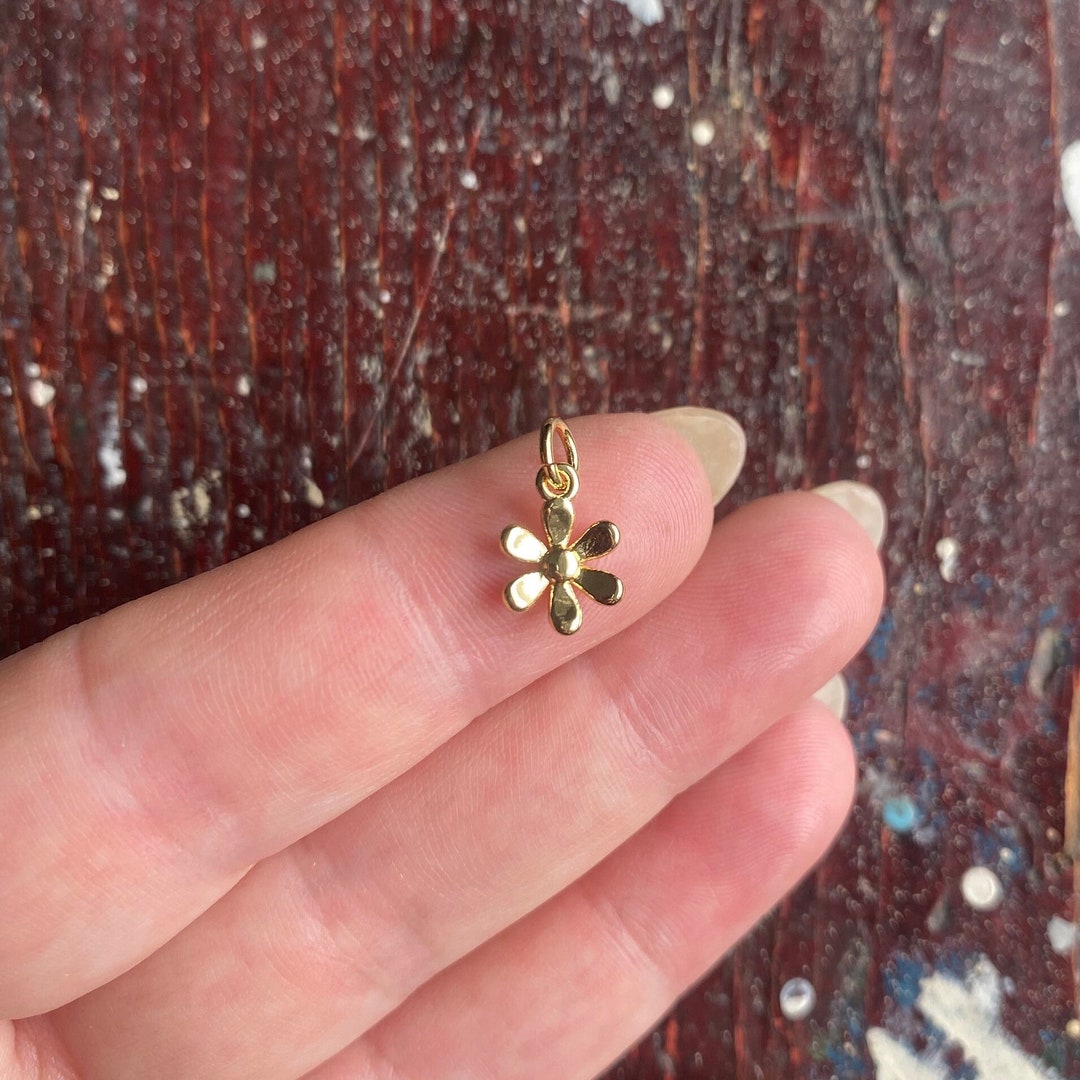 Simple Daisy Charms/gold Daisy Charms/18k Gold Plated/small Daisy Charm ...