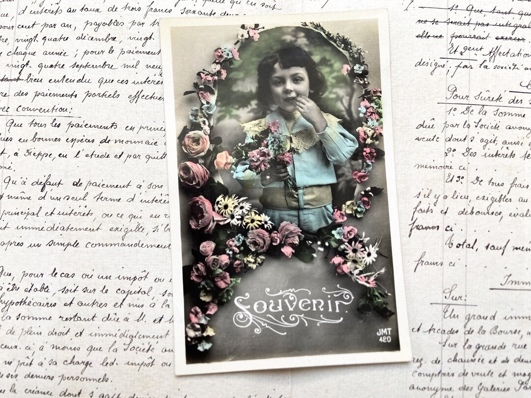 1900s - Postcard With a Child With Flowers and the Words "souvenir ...