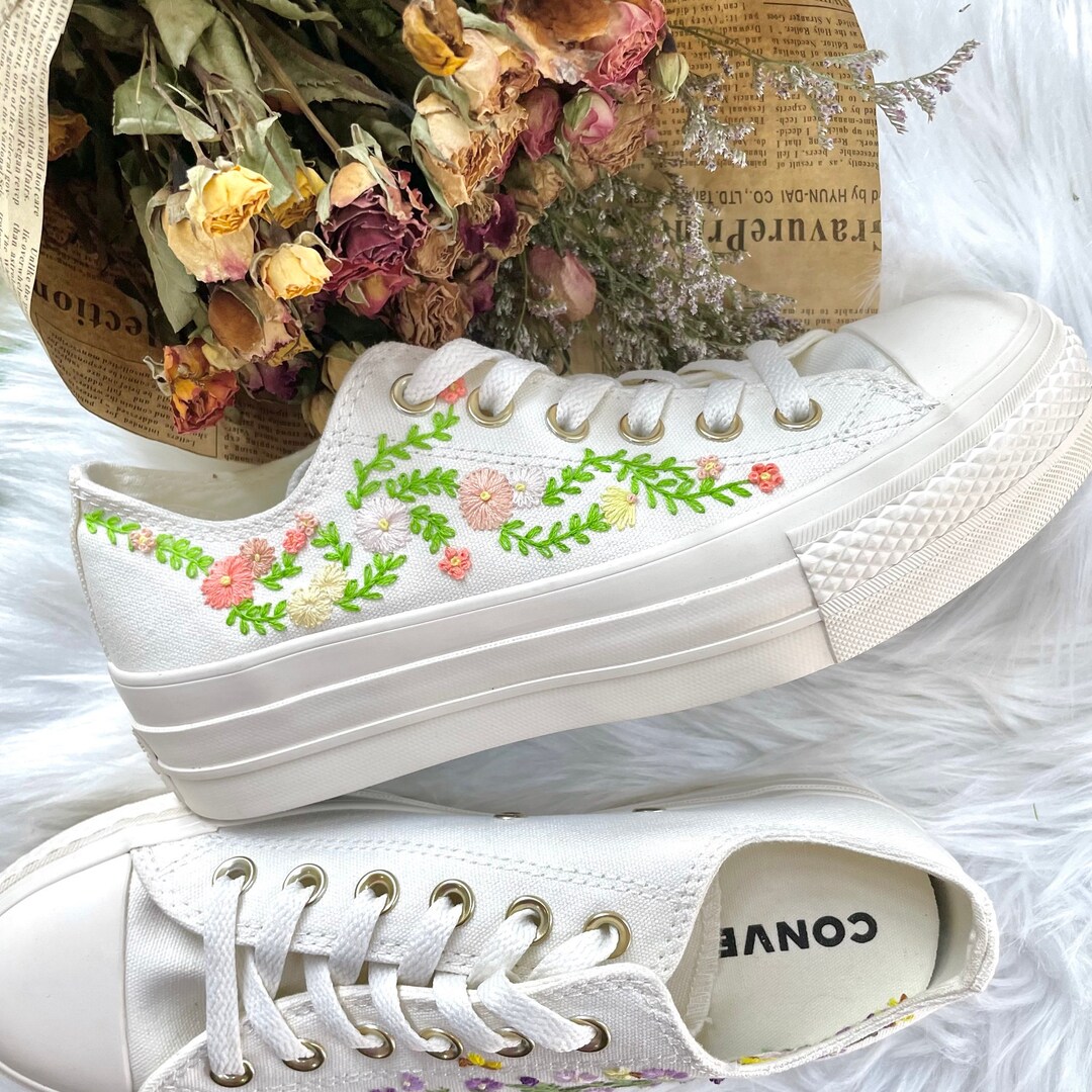 Converse Chuck Taylor 1970s ,custom Floral Circle Embroidery, Converse ...