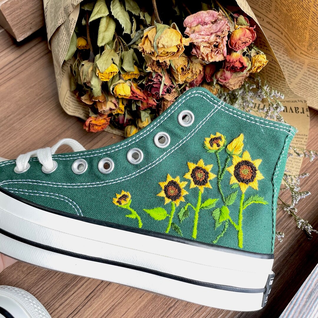 Converse Chuck Taylor 1970s ,custom Floral Circle Embroidery, Converse ...