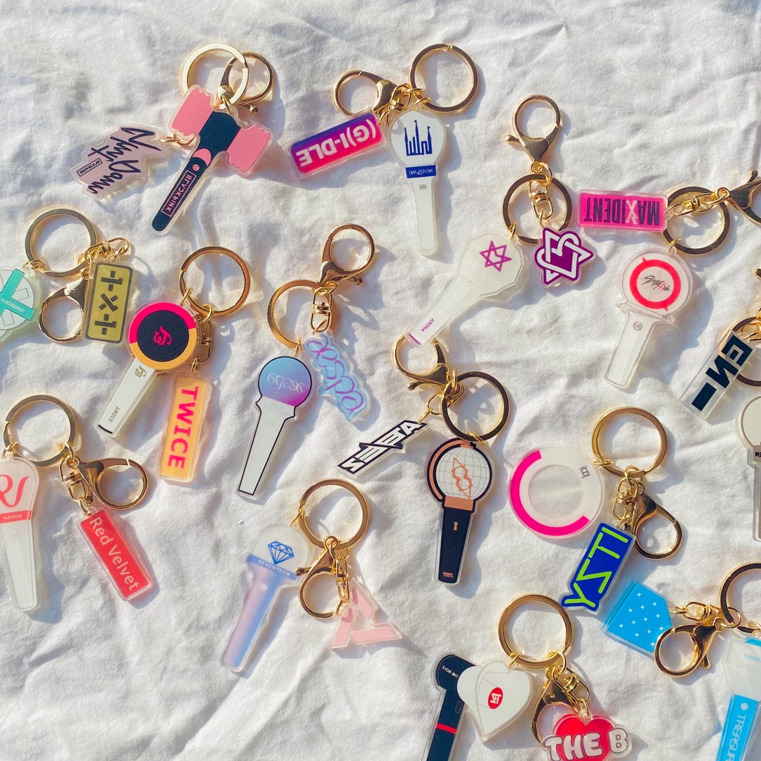 Kpop Lightstick Keychains bts,skz,blackpink,ateez,txt,enhypen, and More ...