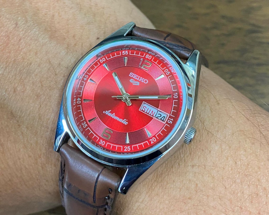 Unused Vintage Seiko 5 Red Dial Mens Wrist Watch Exhibition Back ...