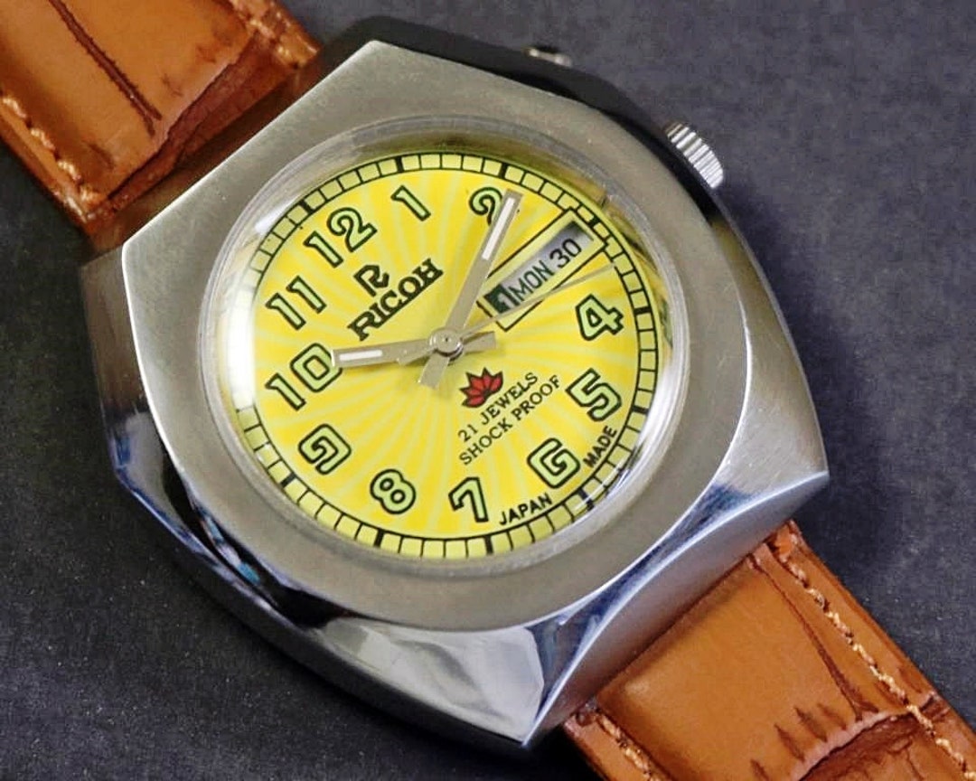 Vintage Ricoh Automatic Mens Wrist Watch Caliber R61 Day Date Japan ...