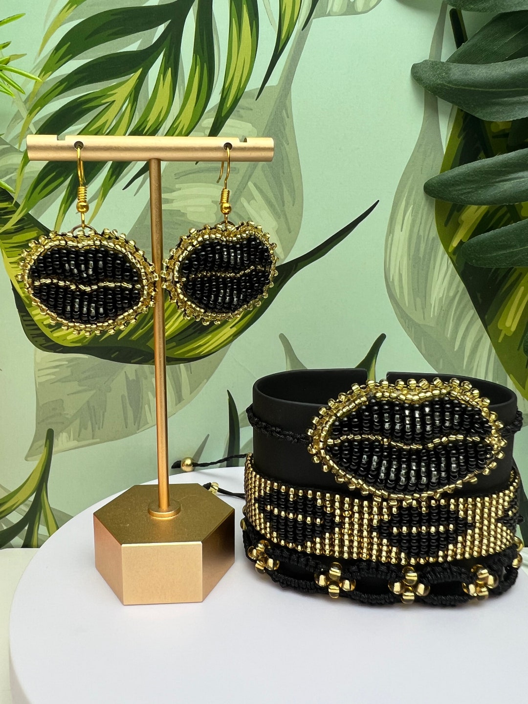 Black & Gold Glam Beaded Lips Bracelet Set With Matching Earrings ...