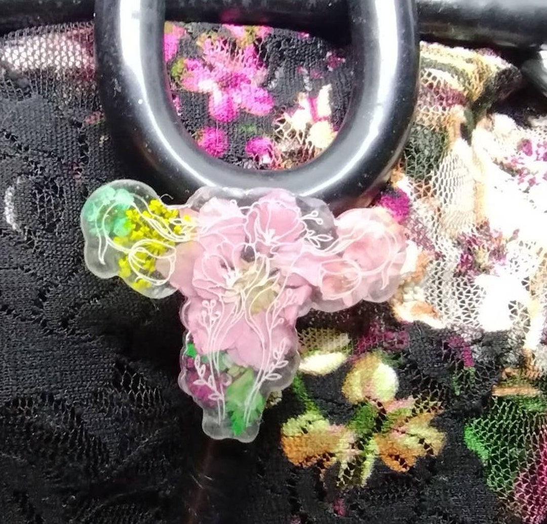 Uterus Real Pressed Dried Flowers With Free Flower Stethoscope Tag ...