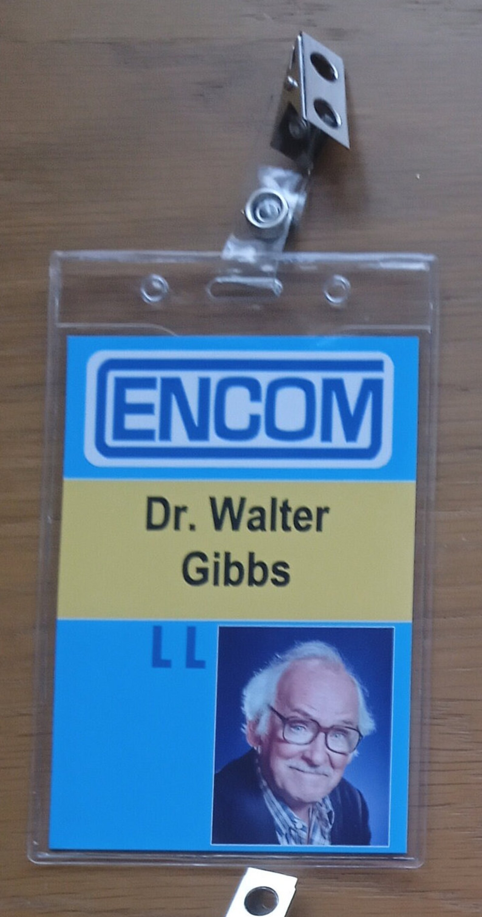 TRON Encom Employee - Clip-on ID Photo Pass Badge Set Prop Collection ...
