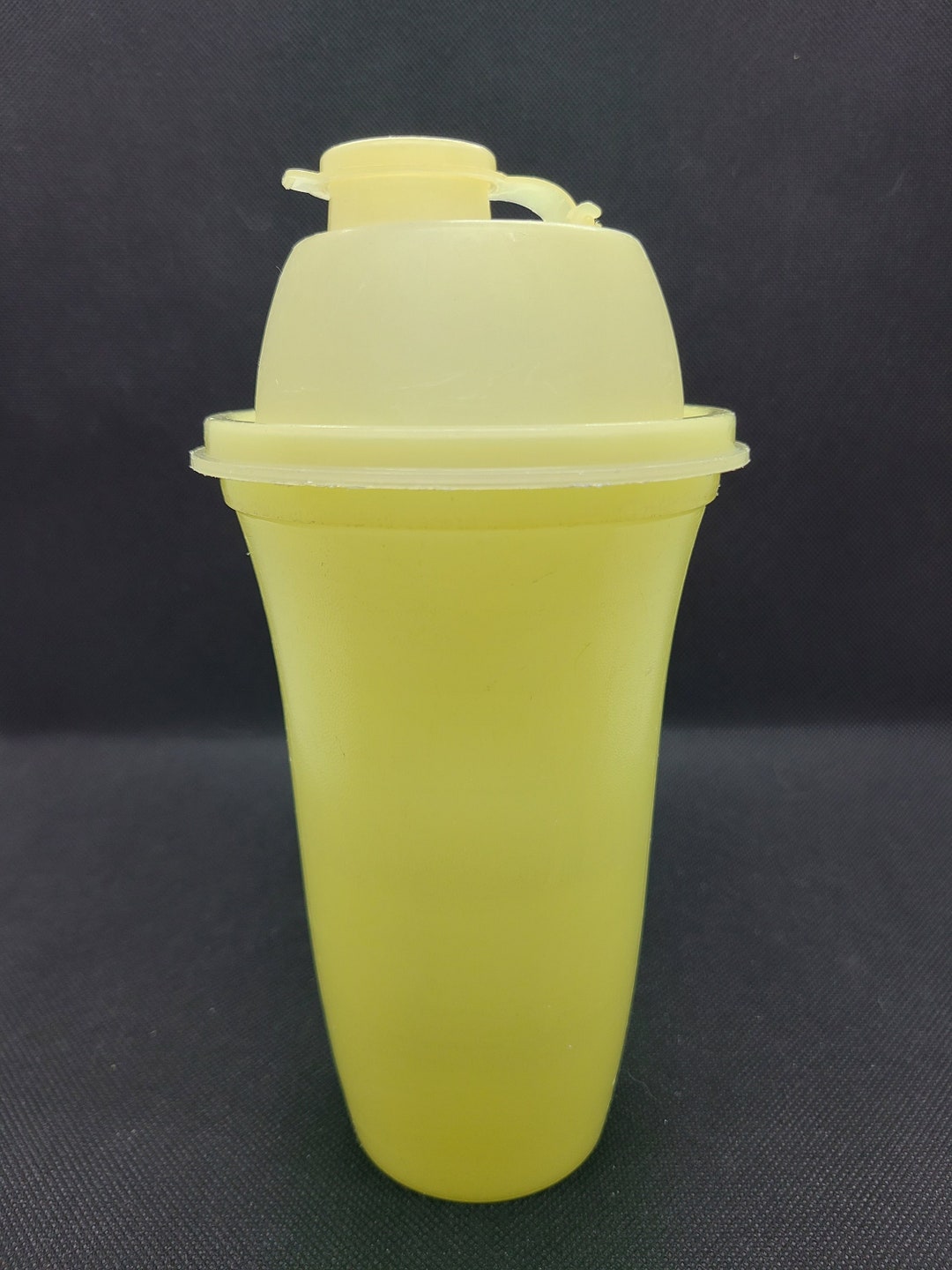 Vintage Tupperware Quick Shake Mixer Blender #844-9 Yellow 16oz (top ...