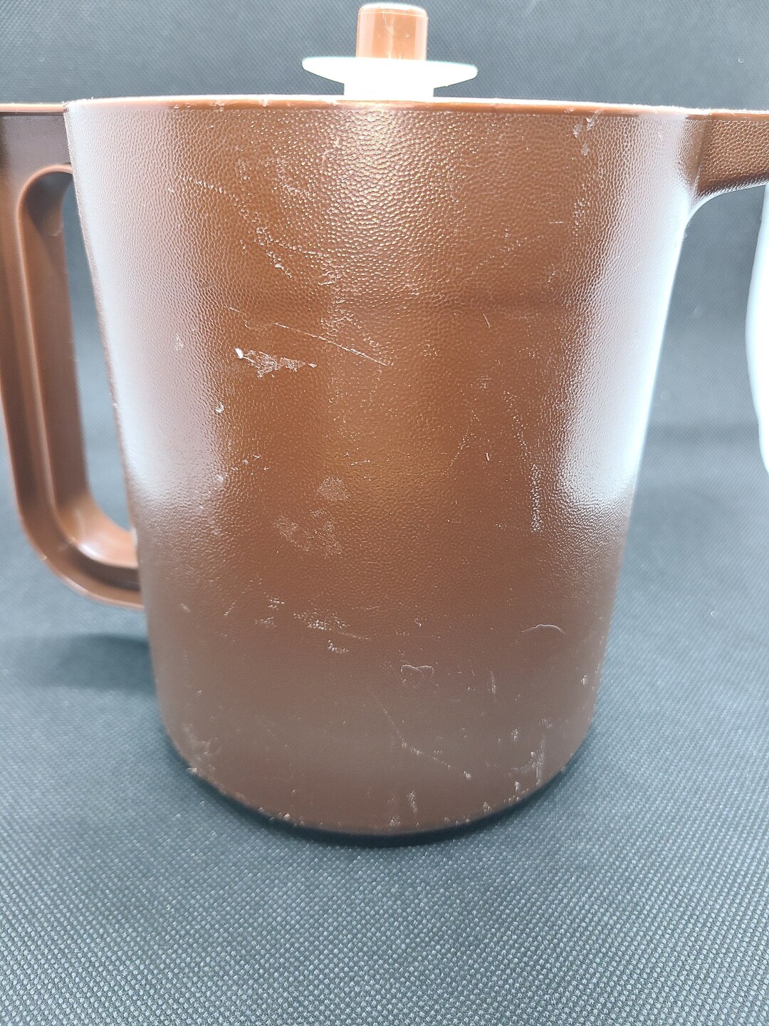 Vintage Tupperware #1575-9 Small Pitcher in Brown Color 1.5qt With Push ...