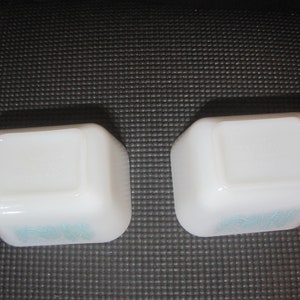 2 Pyrex Turquoise Amish Butter Print Rooster 1 1/2 Cup # 501 B ...