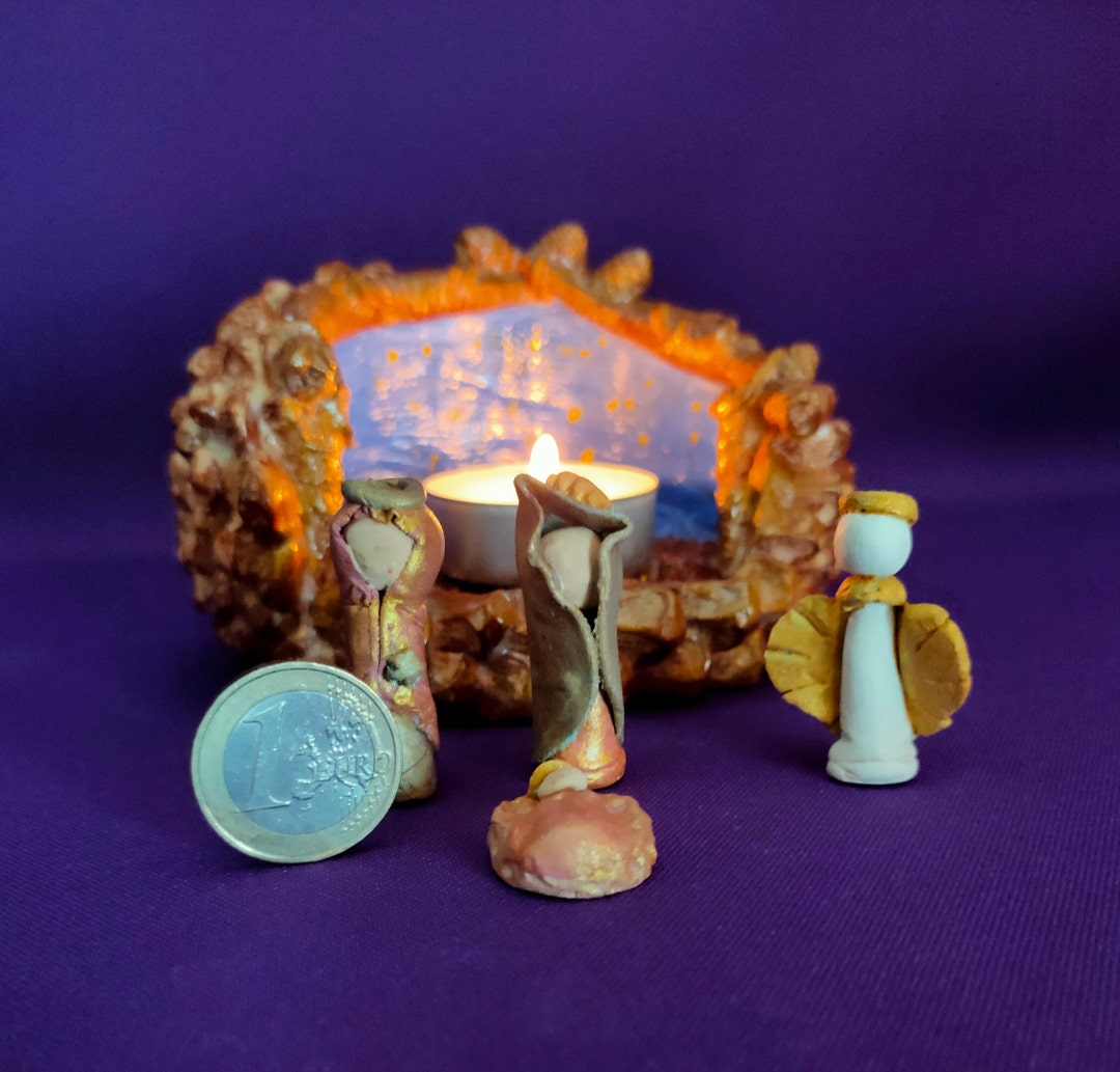 Minimalist Pine Cone Nativity Set, 5 Pieces, Handmade, Holy Family ...