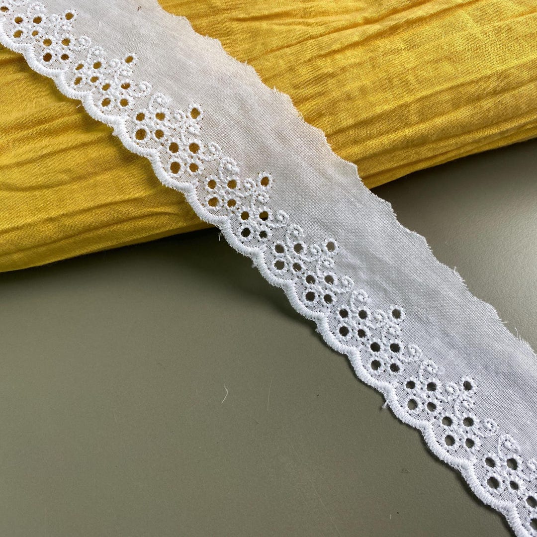 White Small Flower Cotton Scalloped Eyelet Lace Trim, 1 3/8