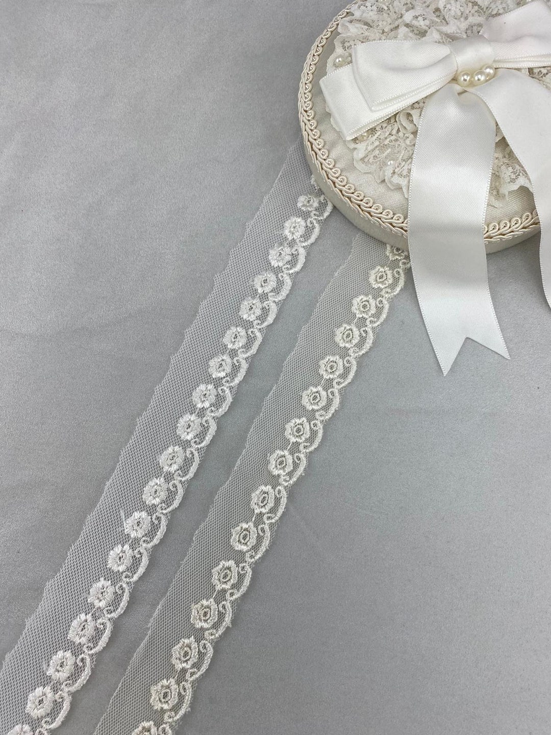 Vintage Floral Scalloped Edge Embroidered Tulle Lace Trim, Rayon, 1 ...