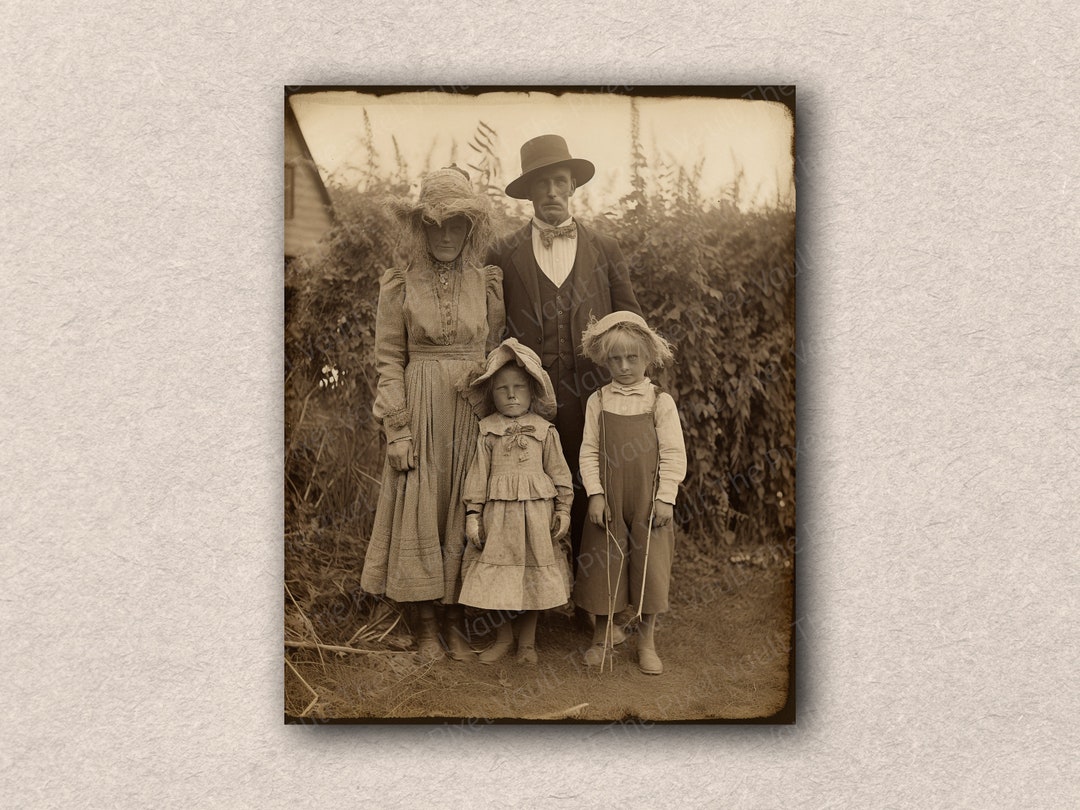 Vintage Style Scary Family Photo Digital Download PNG - Etsy