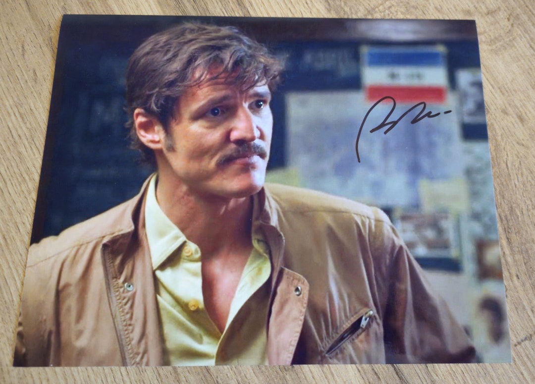 PEDRO PASCAL 8 X10 20x25 Cm Autographed Hand Signed Photo - Etsy