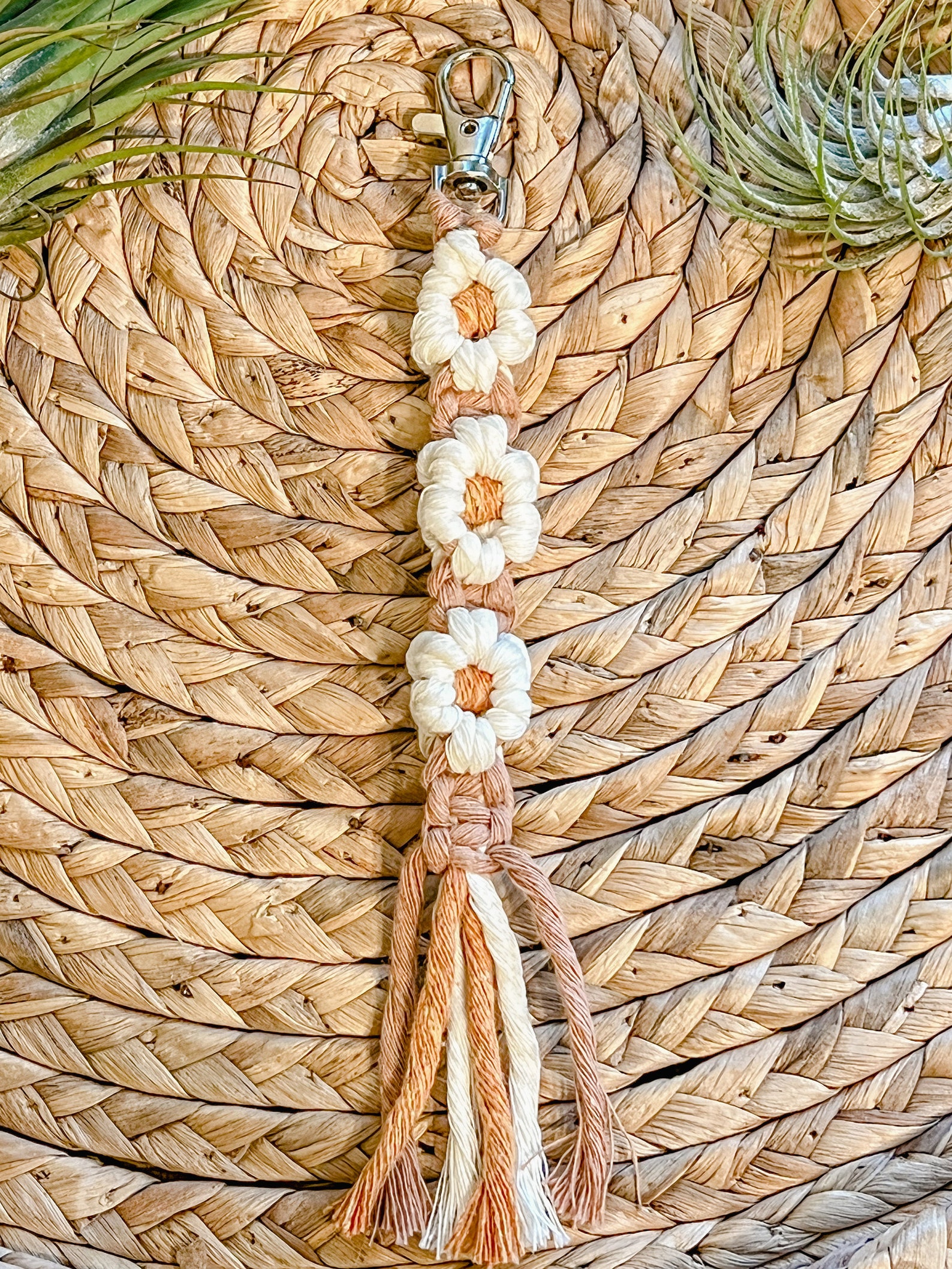 Macrame Daisy Keychain | Boho Keychain | Purse Charm | Backpack Charm ...