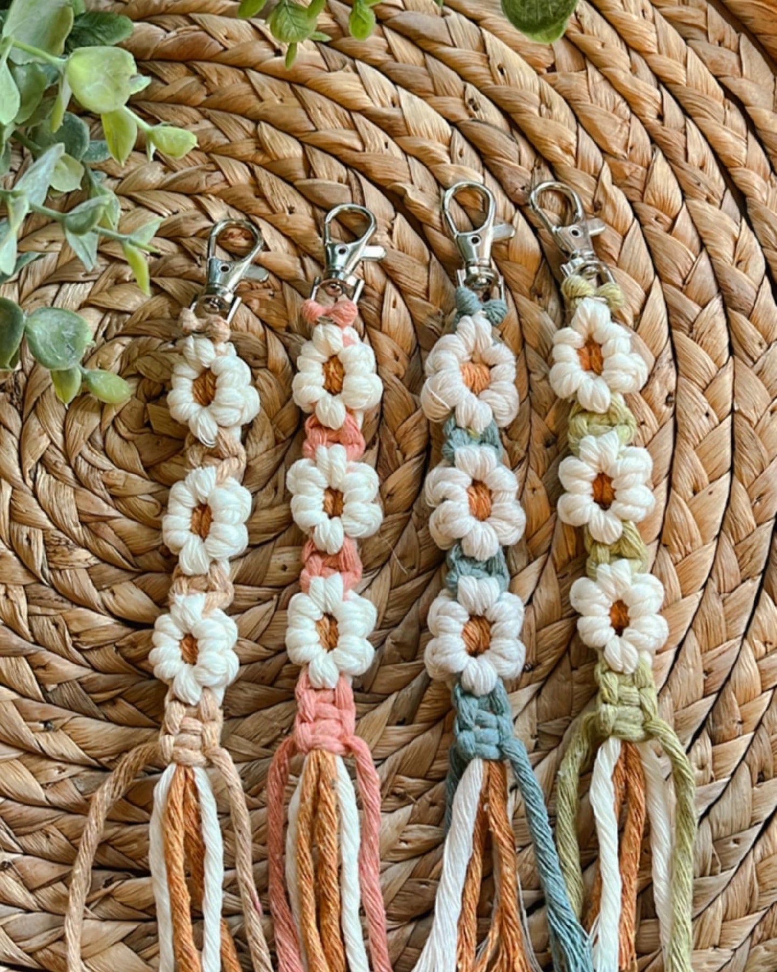 Macrame Daisy Keychain Boho Keychain Purse Charm - Etsy
