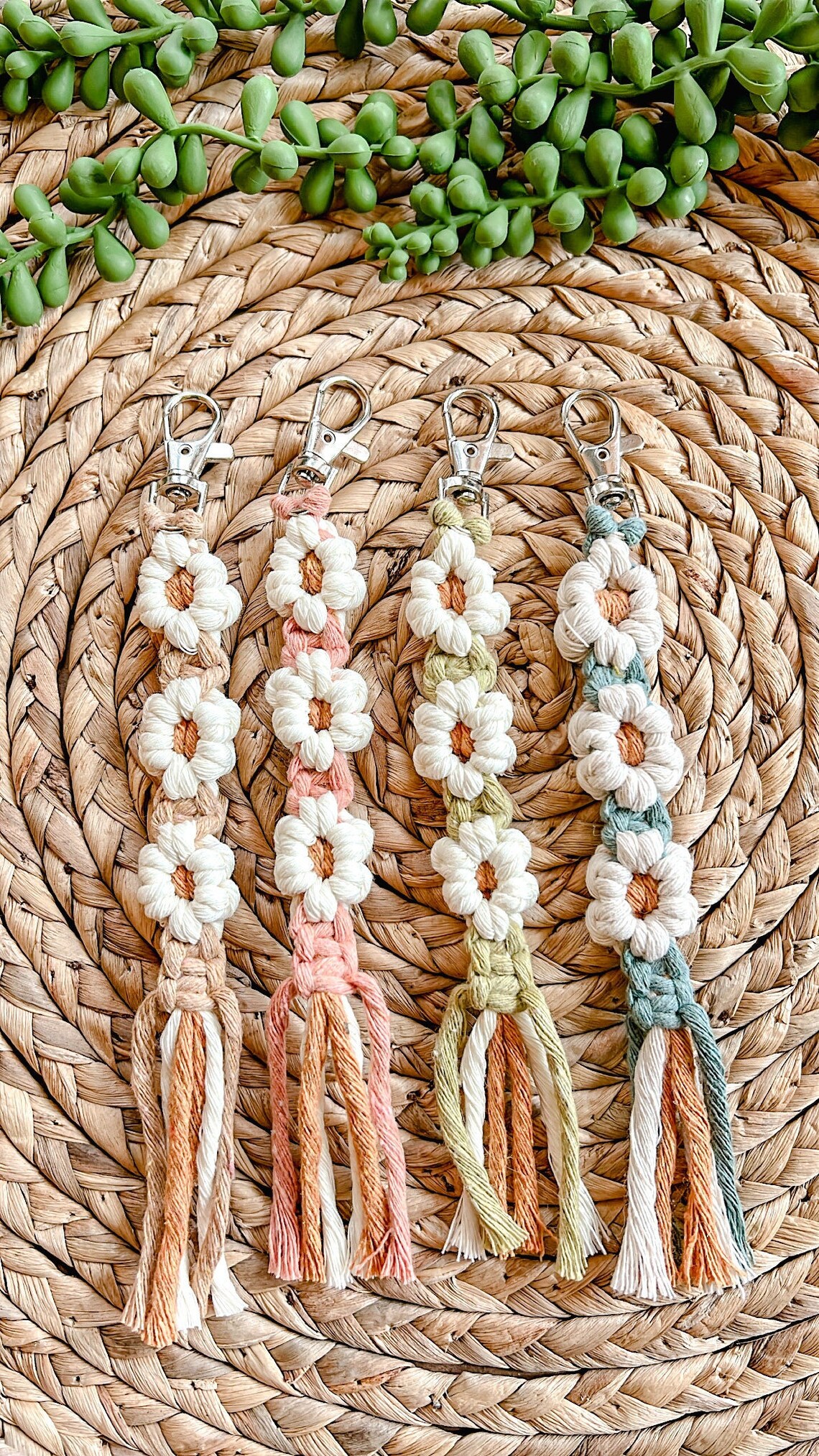 Macrame Daisy Keychain Boho Keychain Purse Charm - Etsy