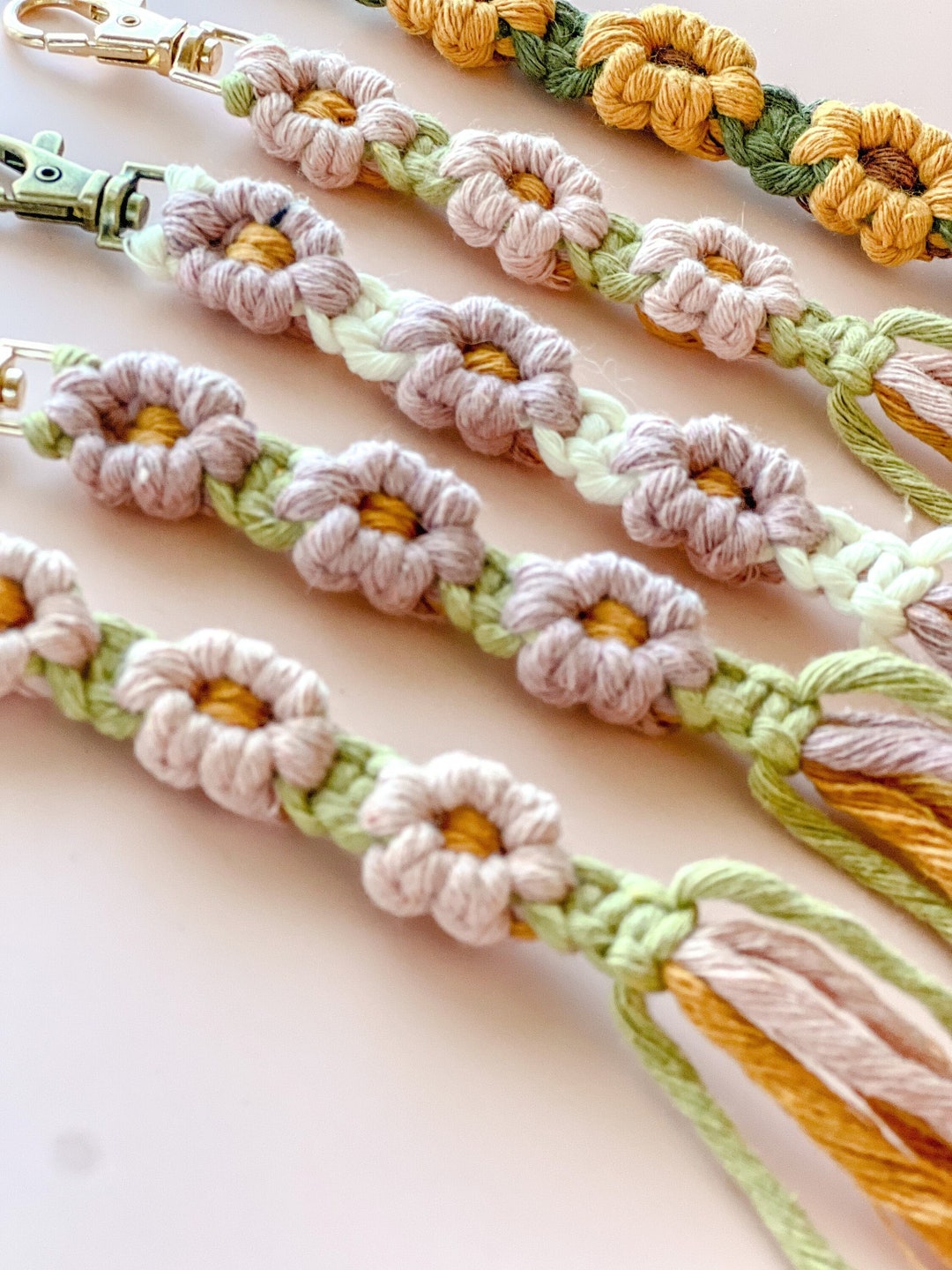 Macrame Daisy Keychain | Boho Keychain | Purse Charm | Backpack Charm ...