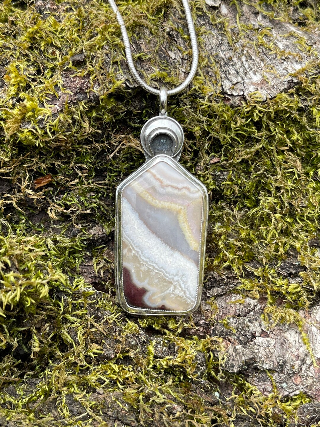 Banded Agate Crescent Moon Pendant and 22 Inch Silver Chain - Etsy