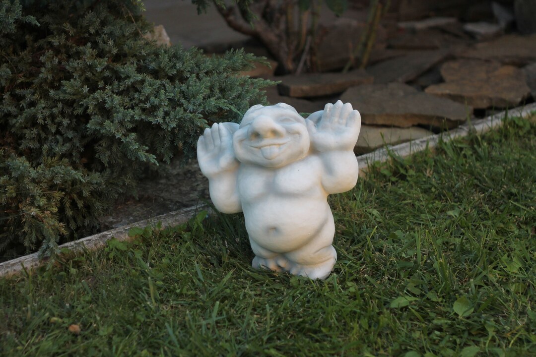 Gnome Make Funny Face, Concrete Troll Garden Statue, Gnome Grimaces ...
