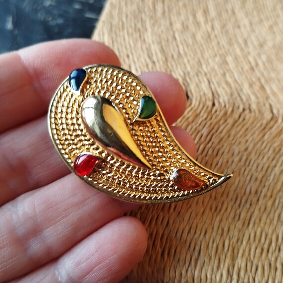 Vintage AVON Paisley Colors brooch. Gold tone metal r… - Gem