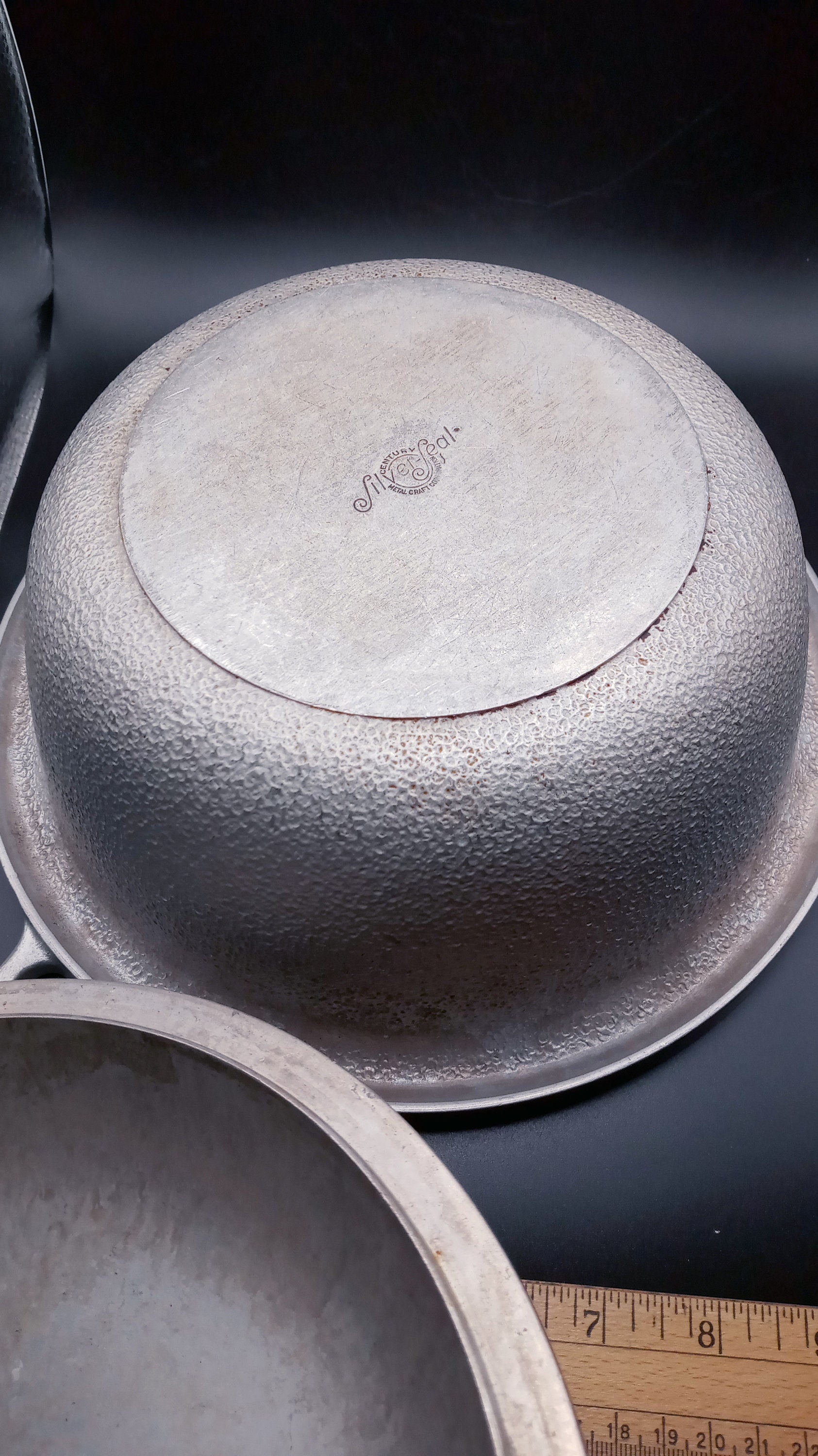 Silver Seal Dutch Oven, 10 Inch Round Roaster, Hammered Aluminum Lidded ...