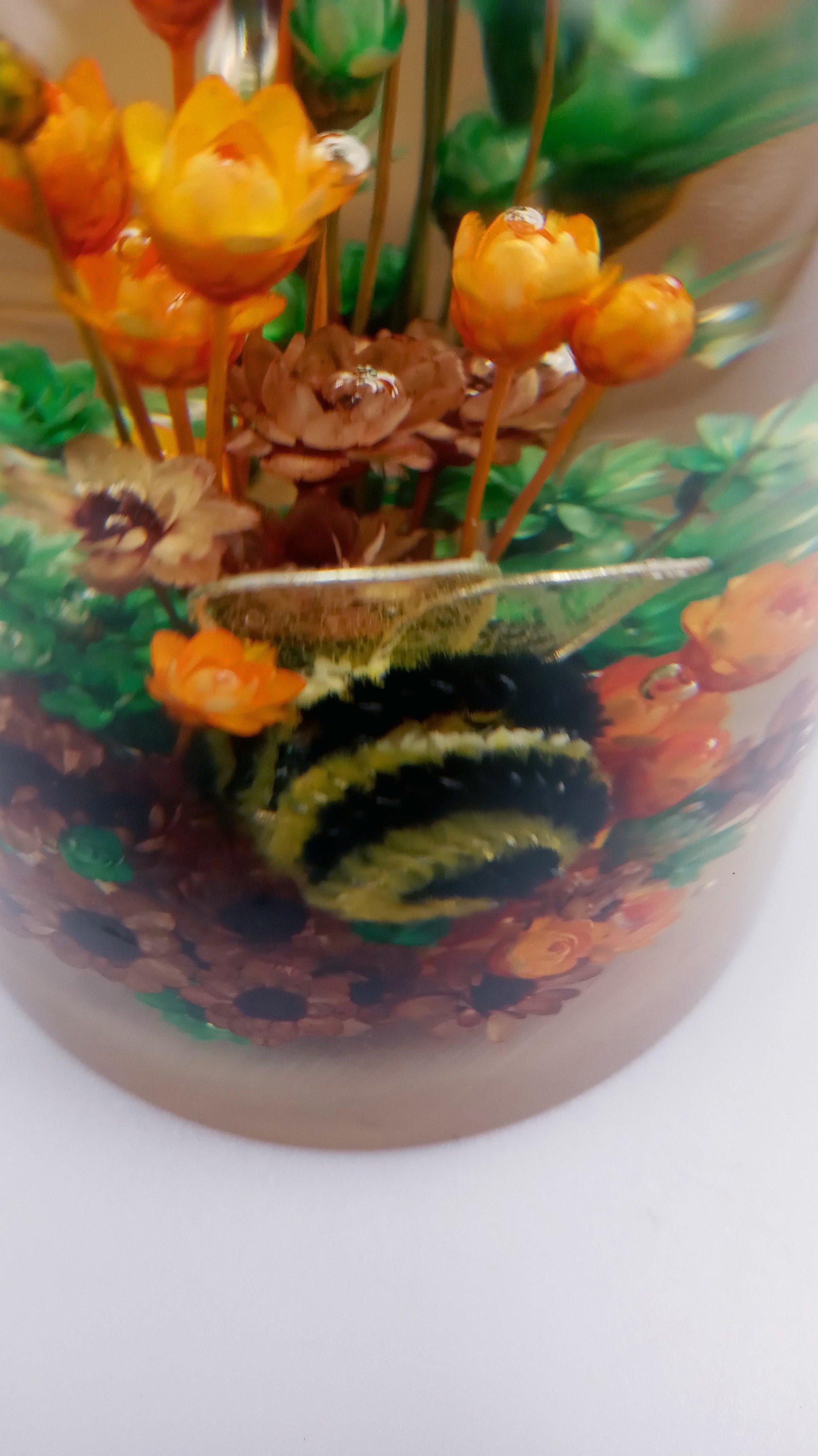 Paperweights Collectibles Daisyglas Company Dried Flowers and Faux Bee ...