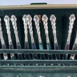 79 Pc Set Oneida Modern Baroque Silverplate Flatware W/chest - Etsy