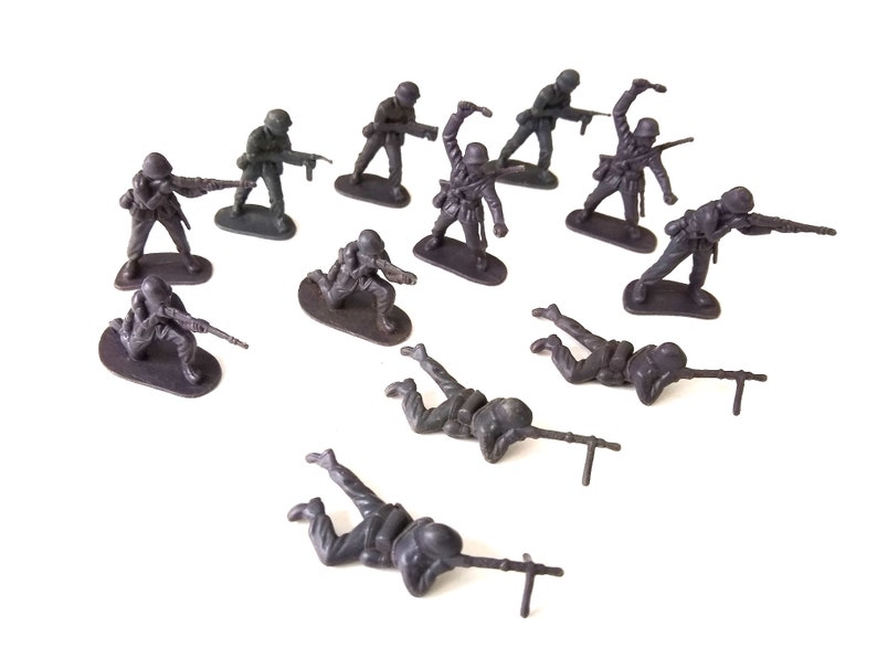 Lot of 53 Vintage Mini Plastic Toy Figures, Spacemen, US Army Soldiers ...