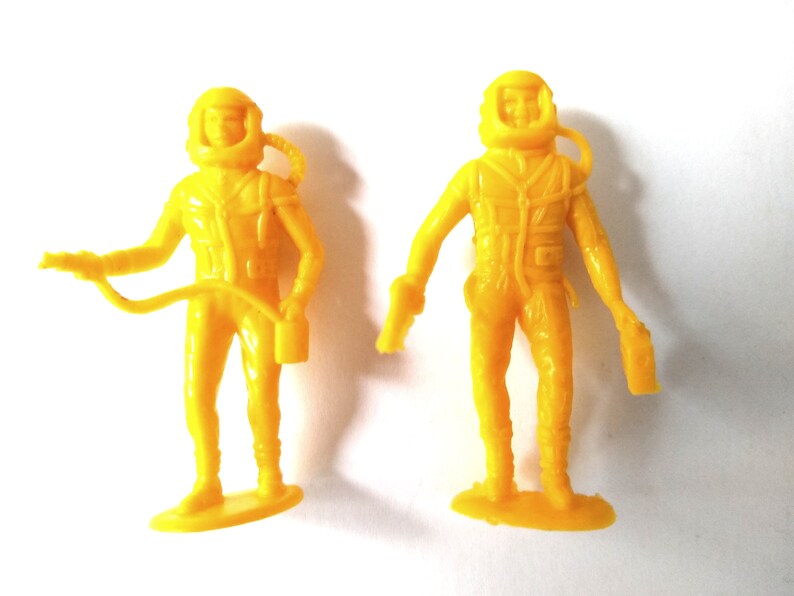 Lot of 53 Vintage Mini Plastic Toy Figures, Spacemen, US Army Soldiers ...