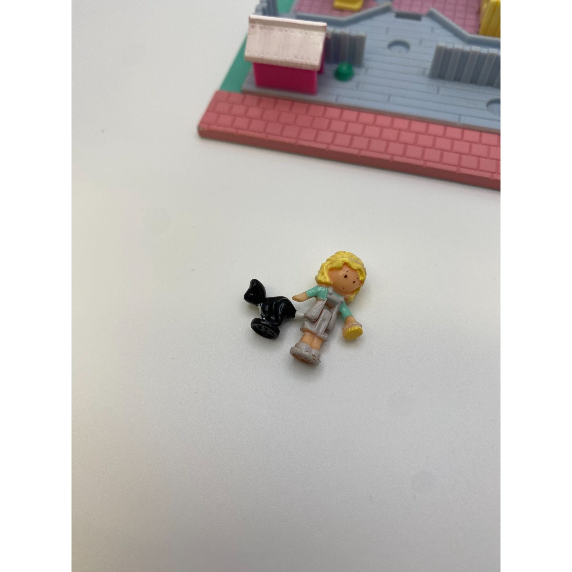1993 Polly Pocket Polly's Pet Shop / Pet Store Polly & Cat Figures ...