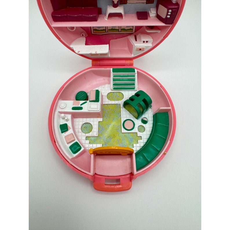 Vintage Bluebird 1989 Polly Pocket Buttons' Animal Hospital Compact ...