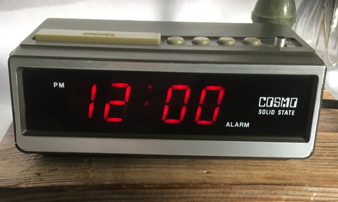 Retro Bedroom Decor Cosmo Solid State Plug-in LED Alarm Clock Model E ...