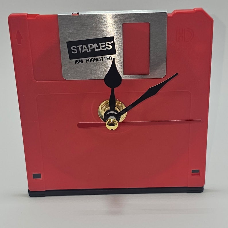 Minimalistic Retro Floppy Disc Desk Clock - Etsy