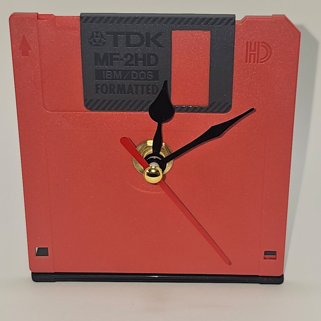 Minimalistic Retro Floppy Disc Desk Clock - Etsy