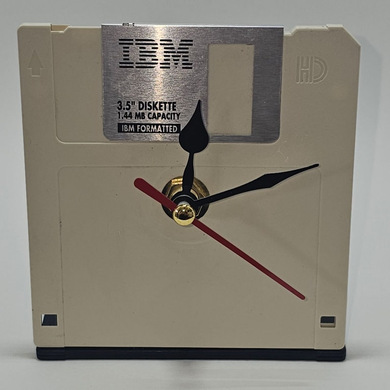 Minimalistic Retro Floppy Disc Desk Clock - Etsy