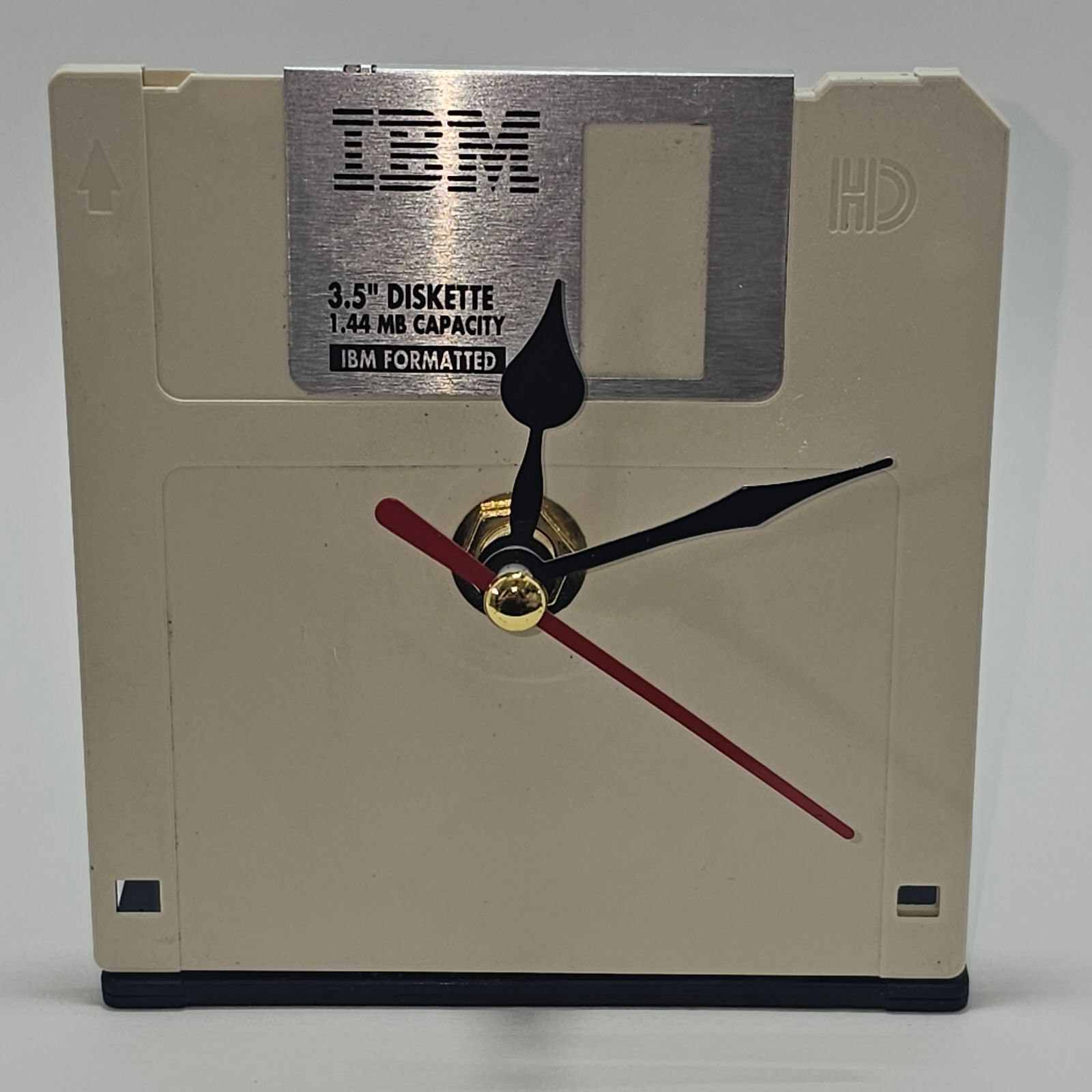 Minimalistic Retro Floppy Disc Desk Clock - Etsy