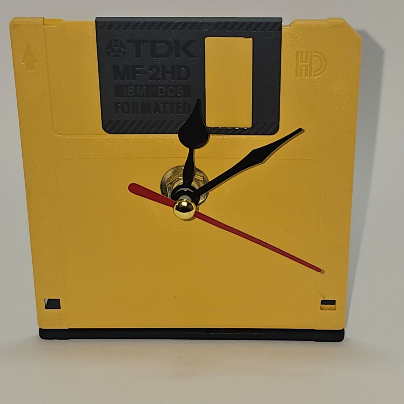 Minimalistic Retro Floppy Disc Desk Clock - Etsy