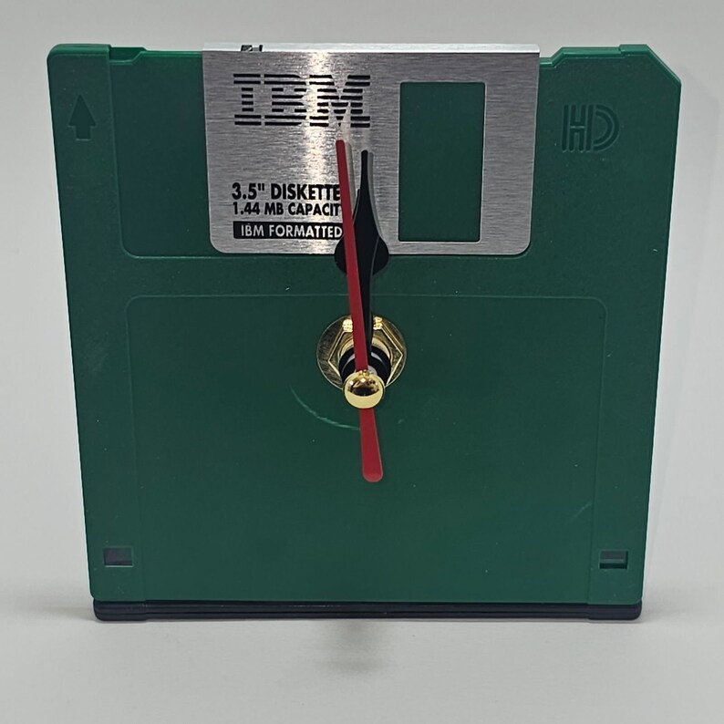 Minimalistic Retro Floppy Disc Desk Clock - Etsy