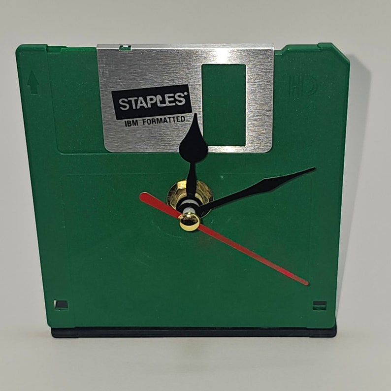 Minimalistic Retro Floppy Disc Desk Clock - Etsy